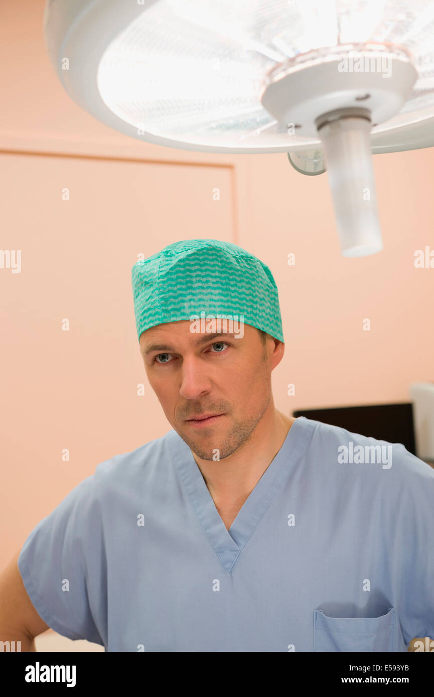 Male surgeon in an operating room Stock Photo - Alamy