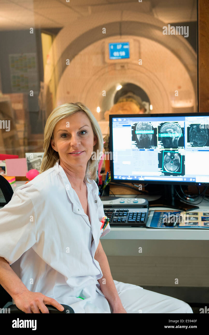 Female doctor examining brain MRI scan on computer Stock Photo - Alamy