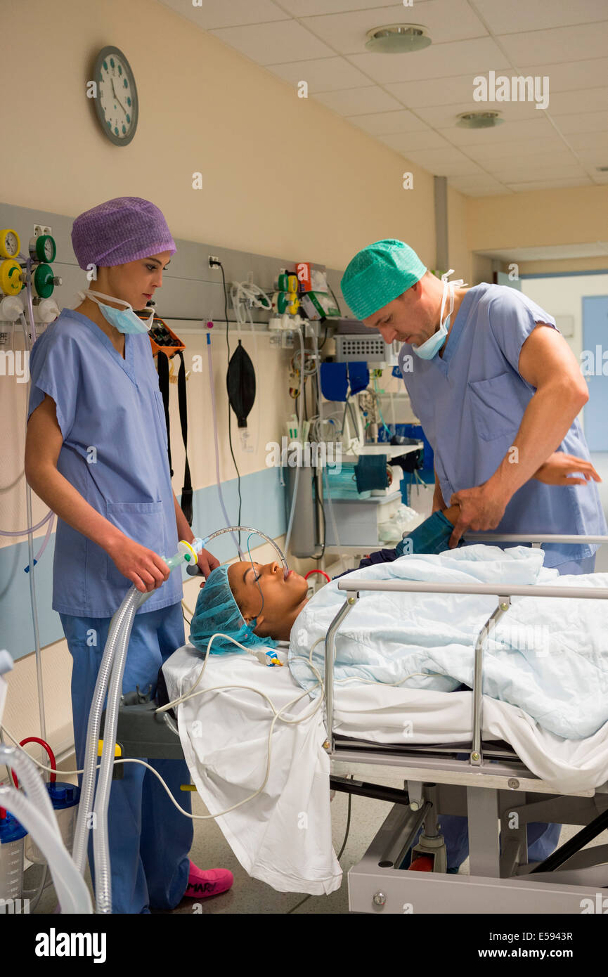 Recovery room nurse hi-res stock photography and images - Alamy