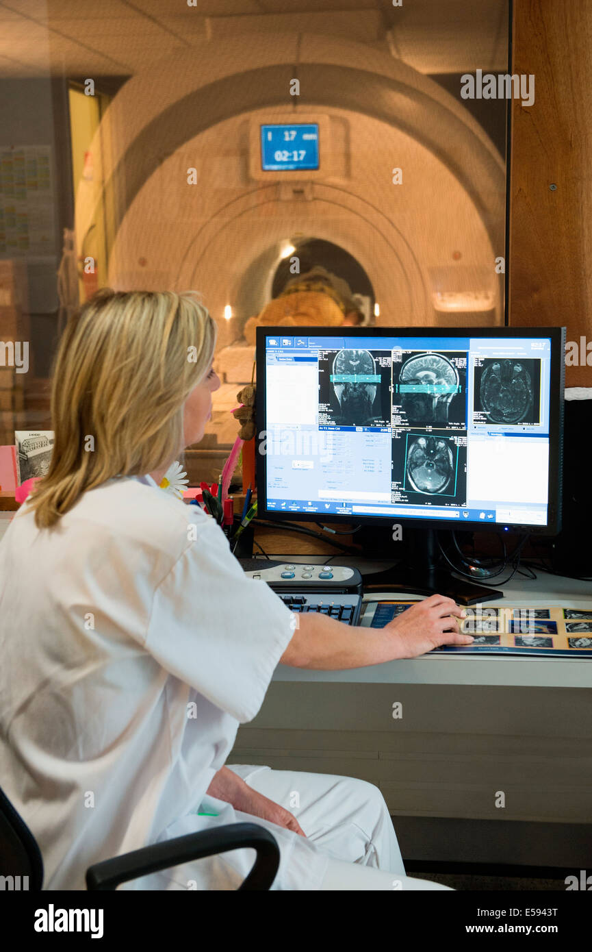 Female doctor examining brain MRI scan on computer Stock Photo - Alamy
