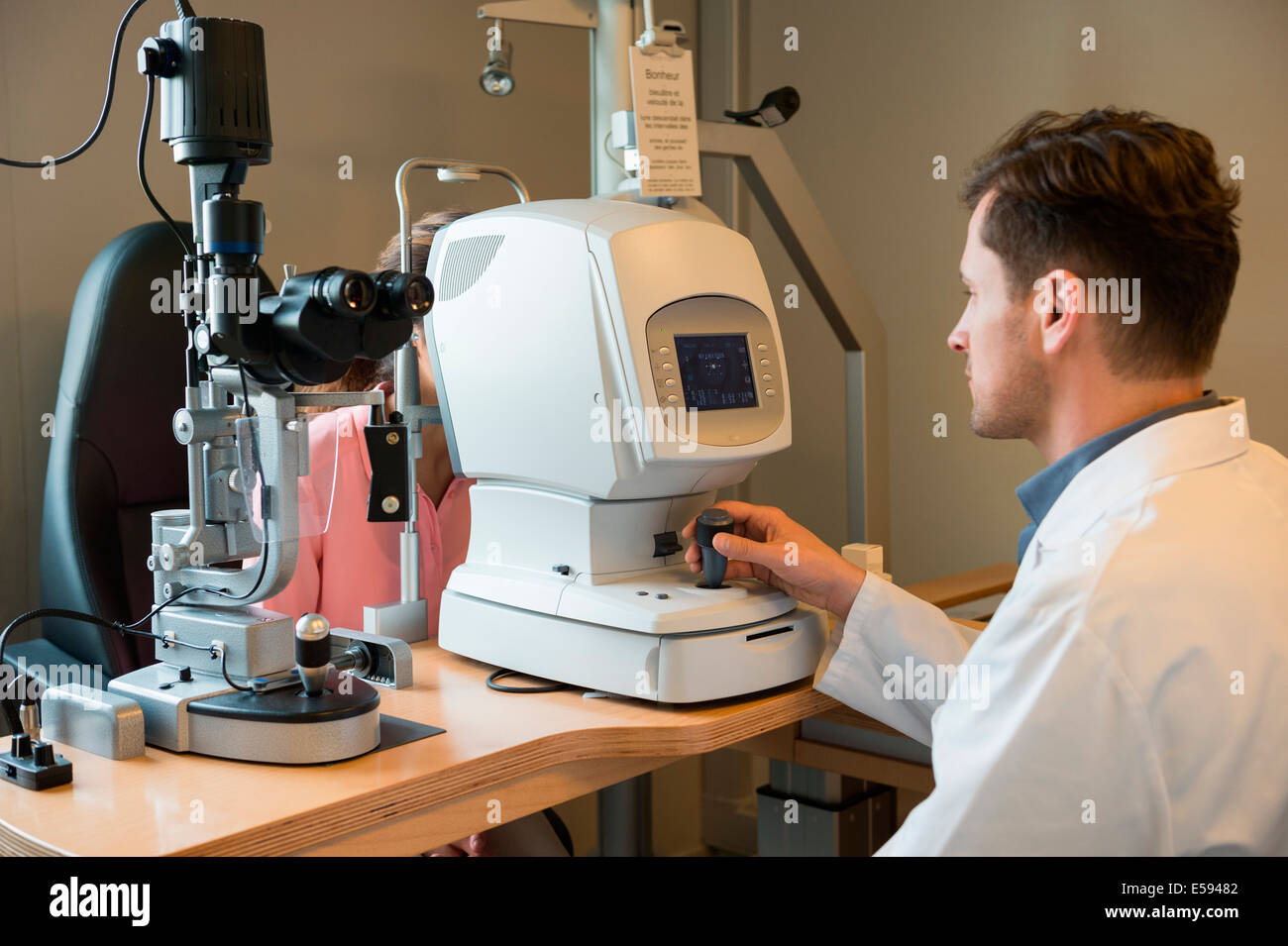 Ophthalmologist examining womans eyes hi-res stock photography and ...
