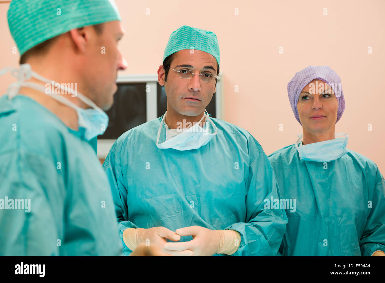 Female surgeons in medical uniform hi-res stock photography and images ...