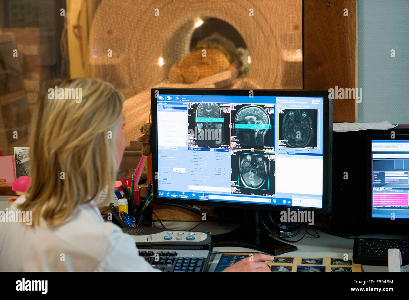 Female doctor examining brain MRI scan on computer Stock Photo - Alamy