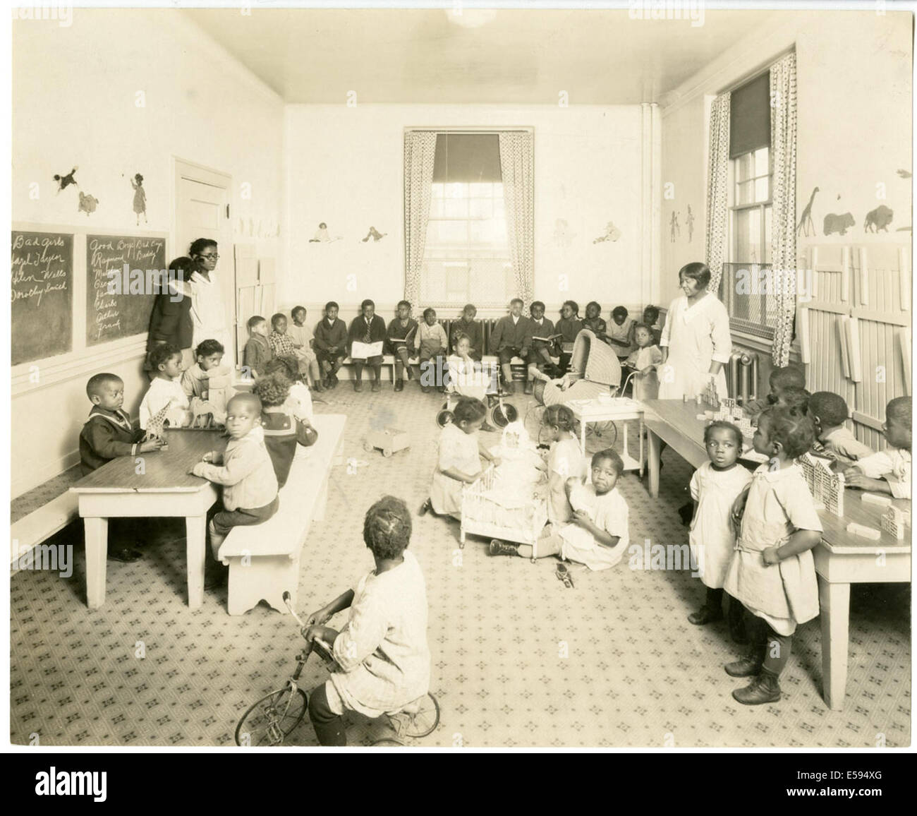African history classroom hi-res stock photography and images - Alamy