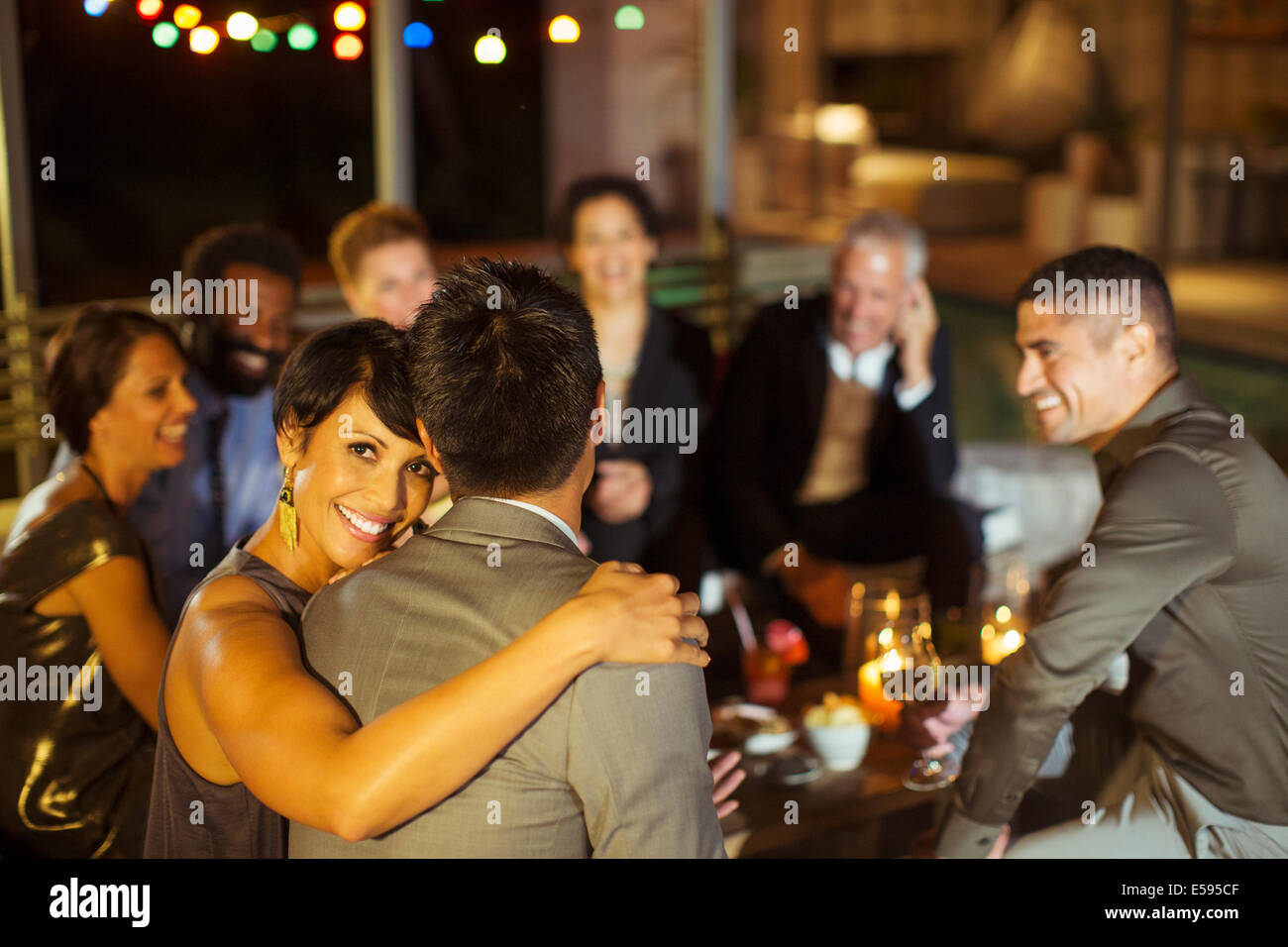 African adult couple hugging 40s hi-res stock photography and images ...
