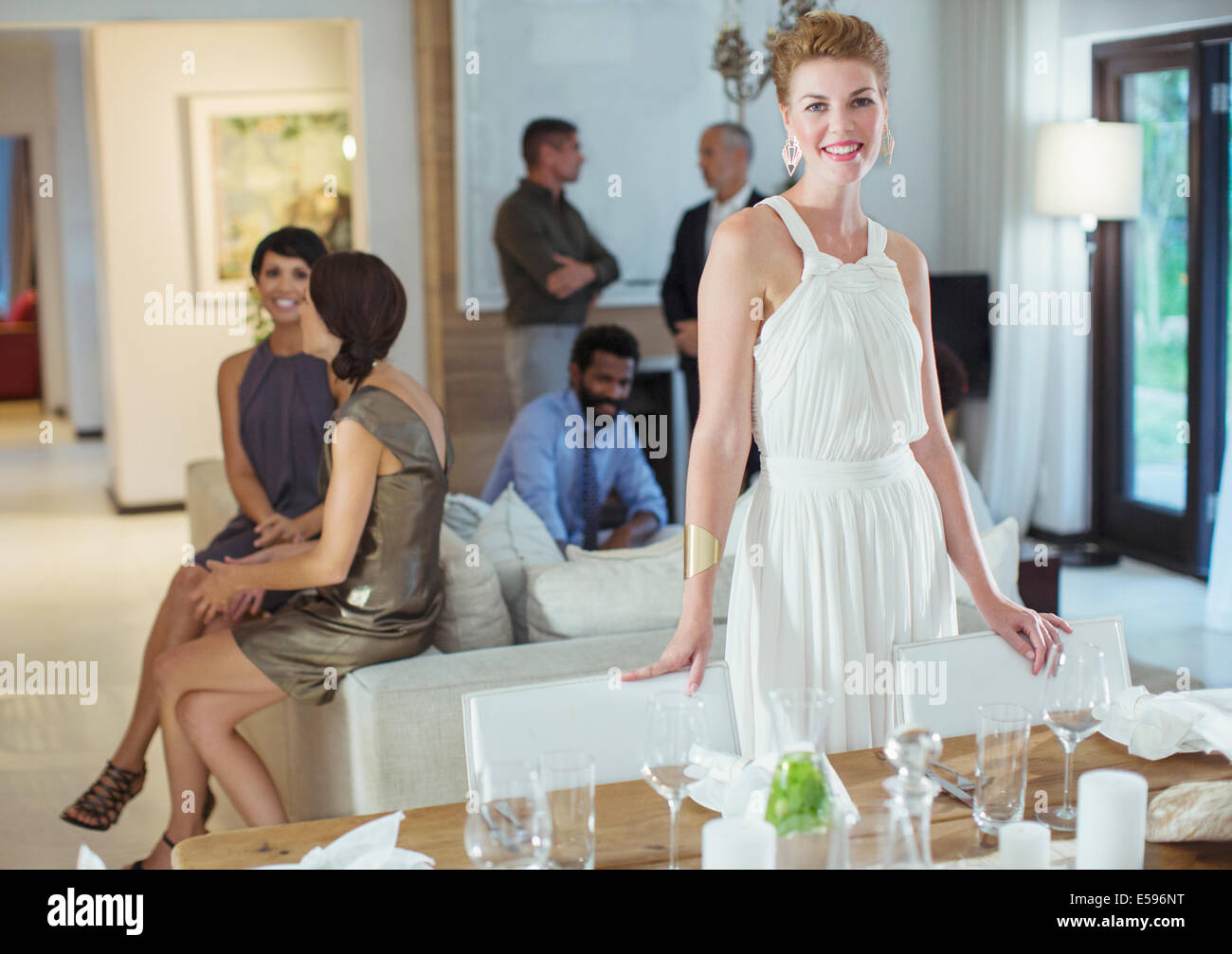 Woman sitting table socializing hi-res stock photography and images - Alamy