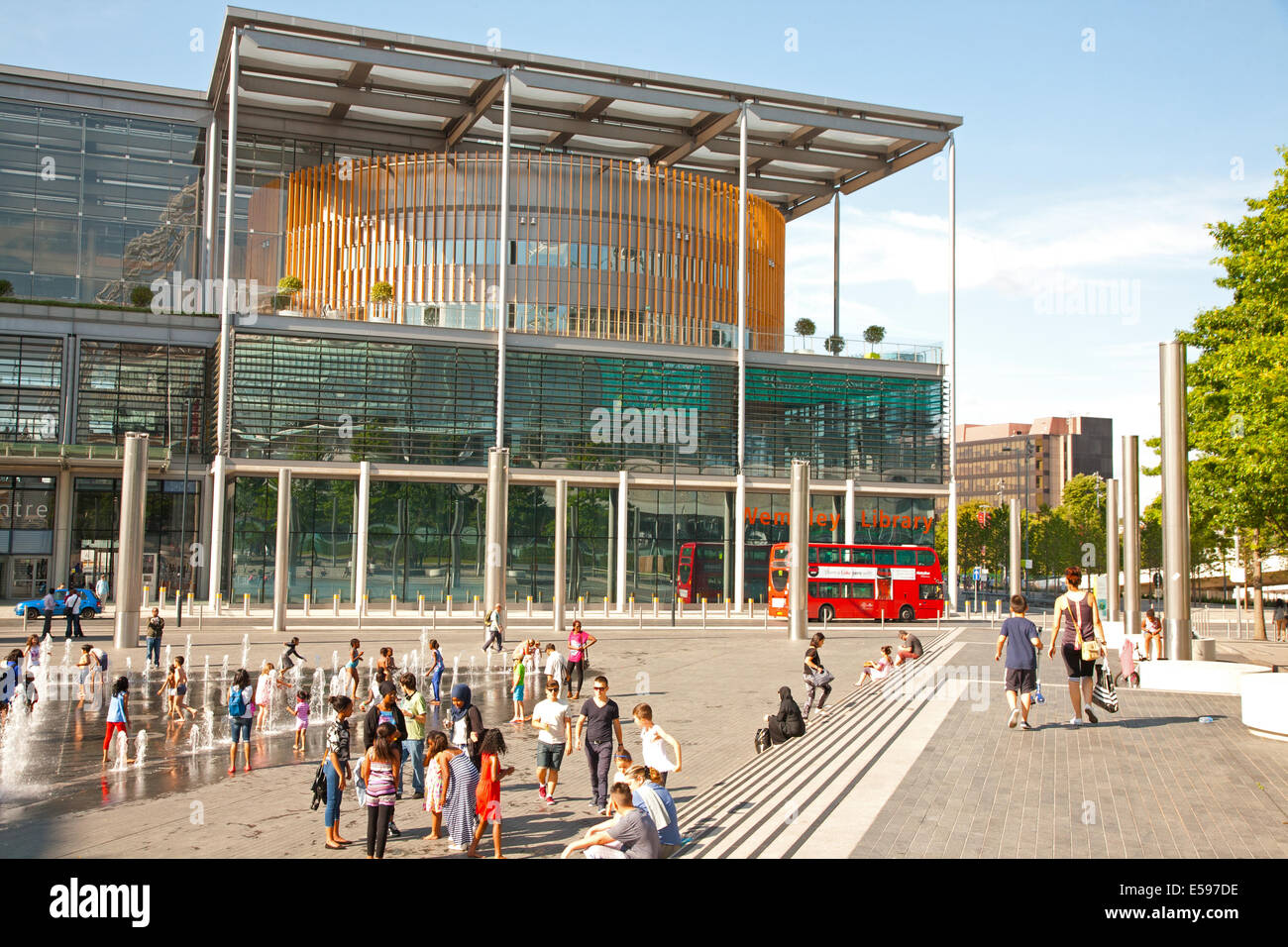 Modern uk library building hi-res stock photography and images - Alamy