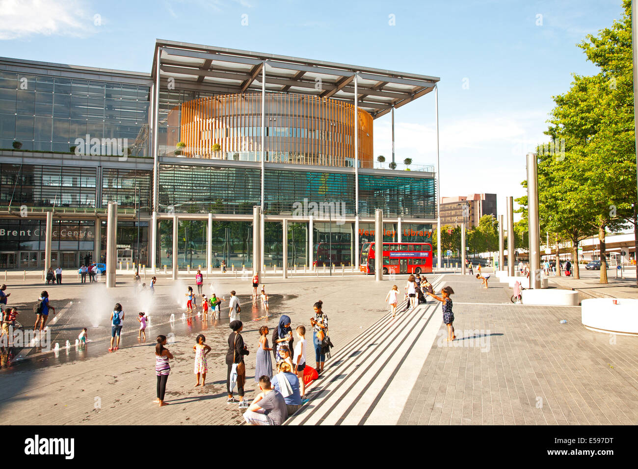Modern uk library building hi-res stock photography and images - Alamy
