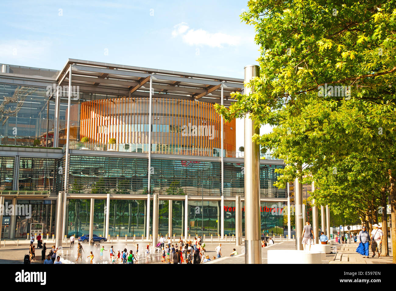 Modern uk library building hi-res stock photography and images - Alamy