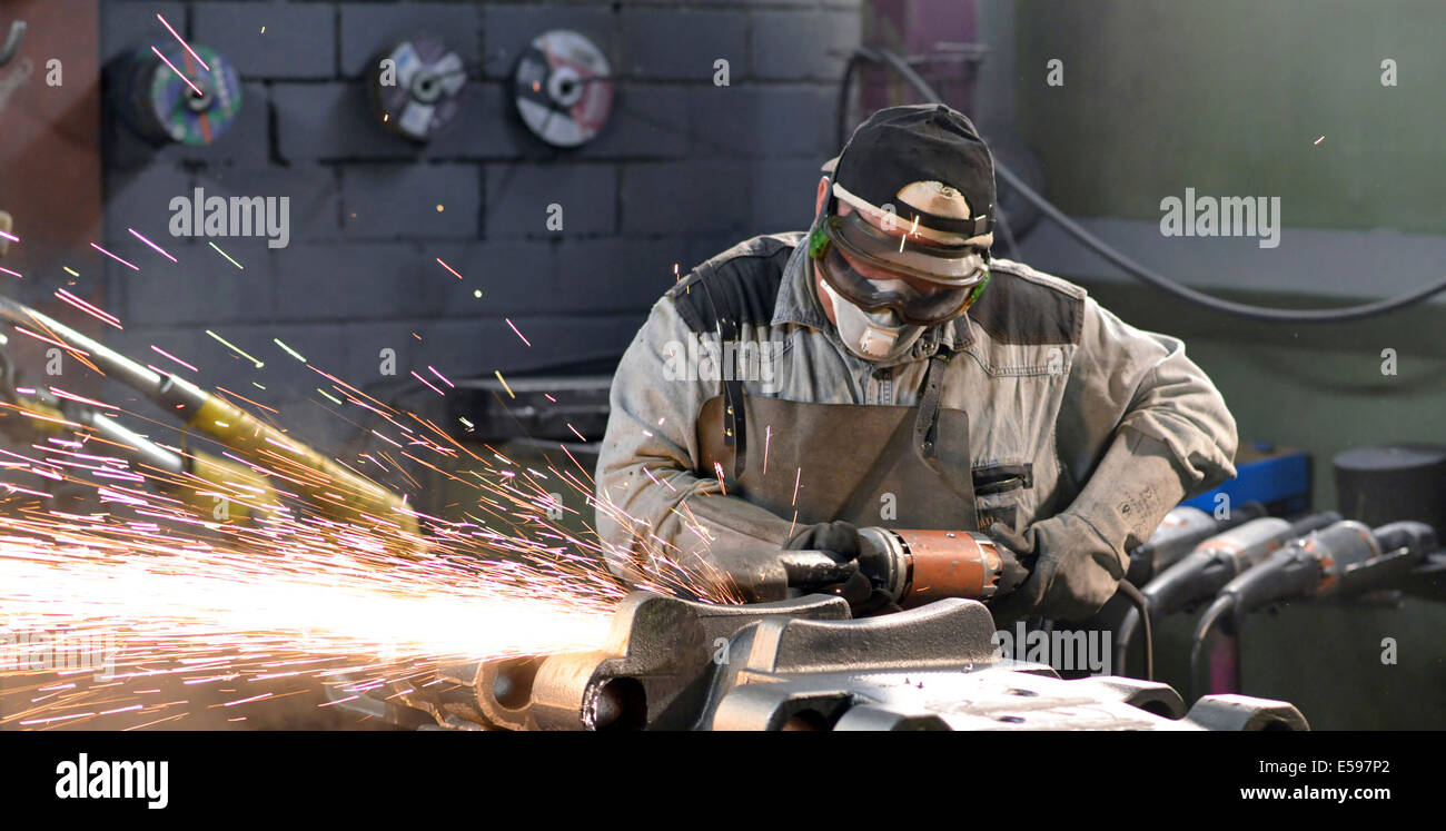 Deburring hi-res stock photography and images - Alamy