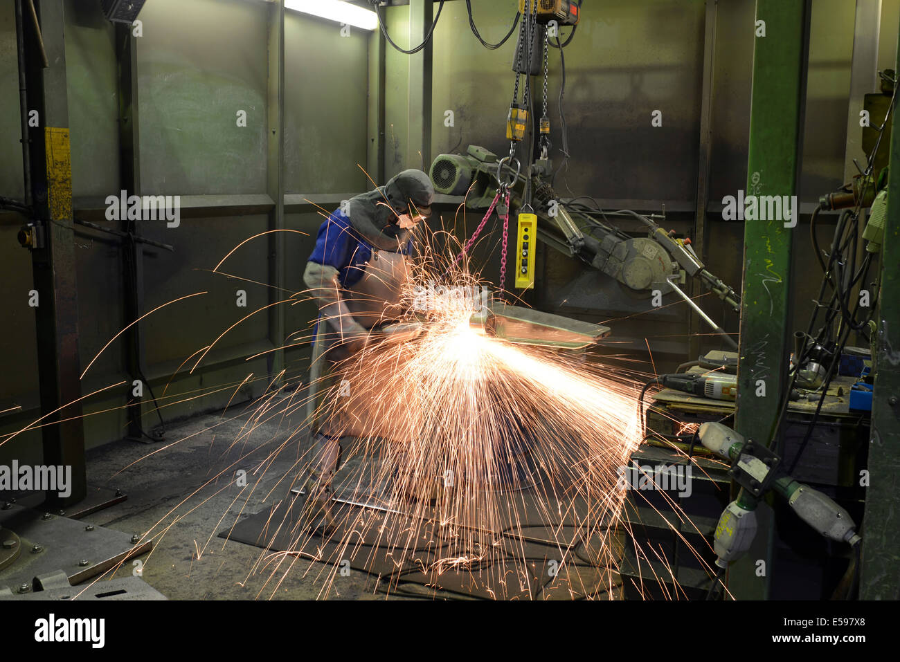 Cast in one piece hi-res stock photography and images - Alamy