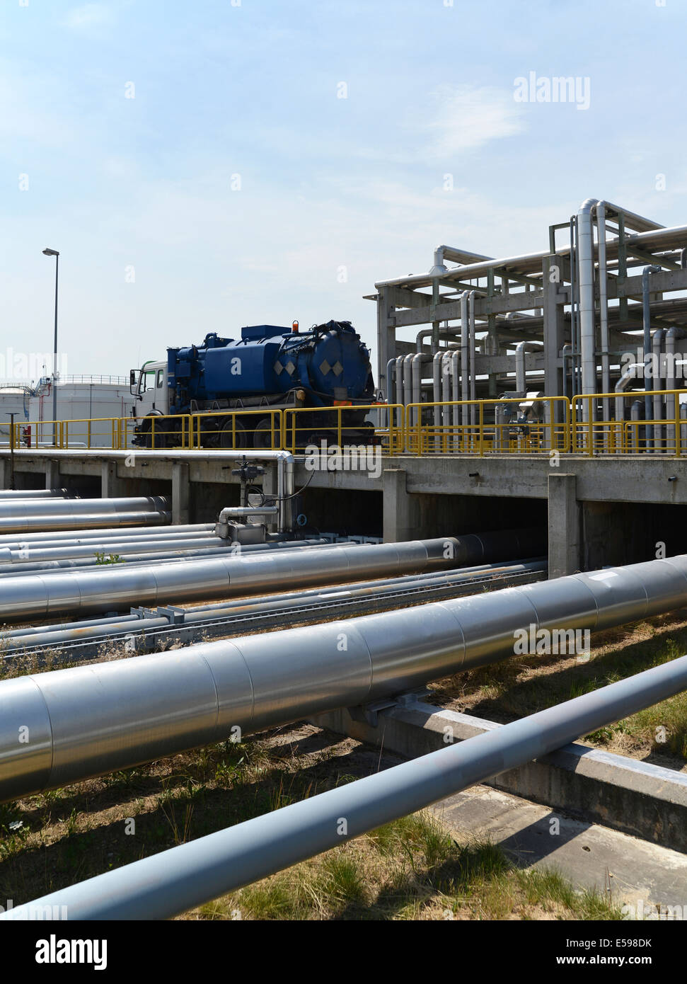 Tank vehicle hi-res stock photography and images - Alamy