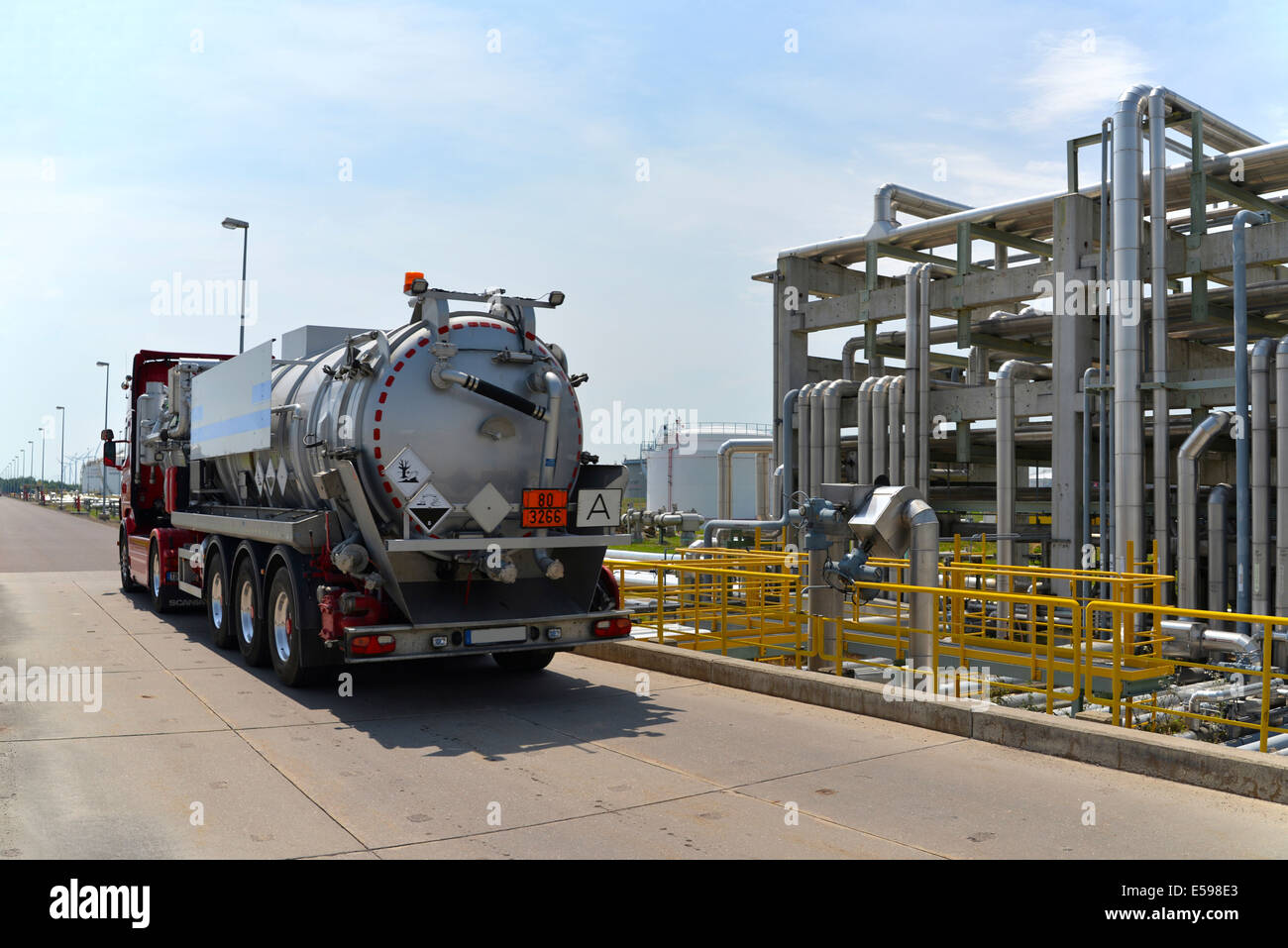 Tank vehicle hi-res stock photography and images - Alamy