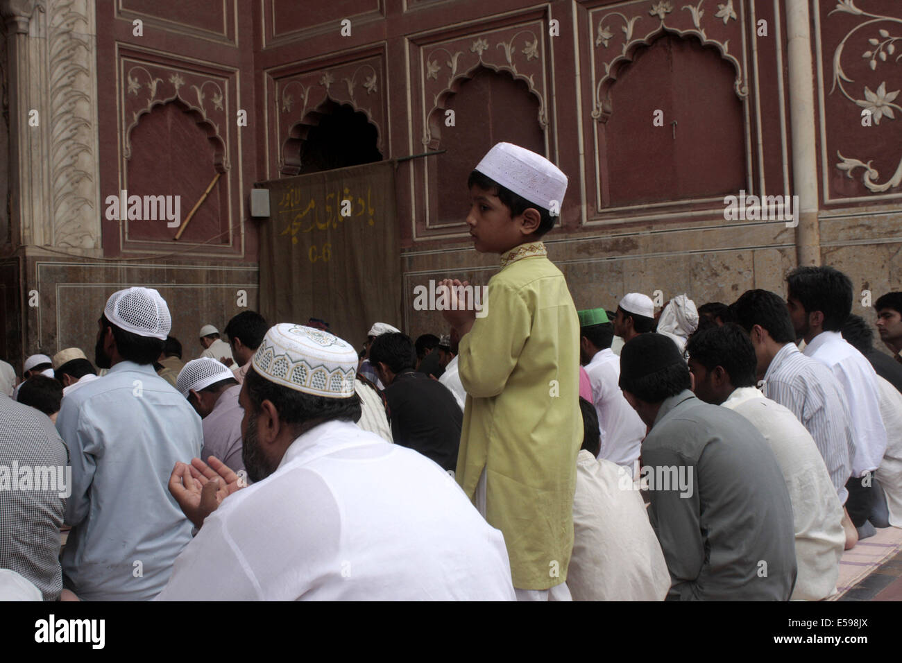Lahore, Pakistan. 24th July, 2014. Pakistani Muslims offer prayers ...