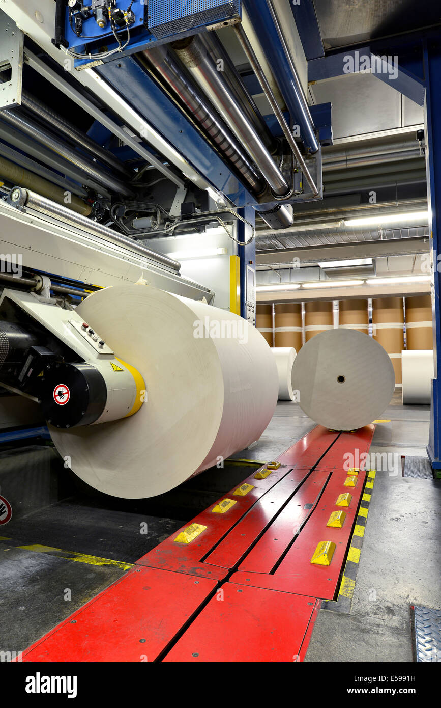 Paper roll in a printing press hi-res stock photography and images - Alamy