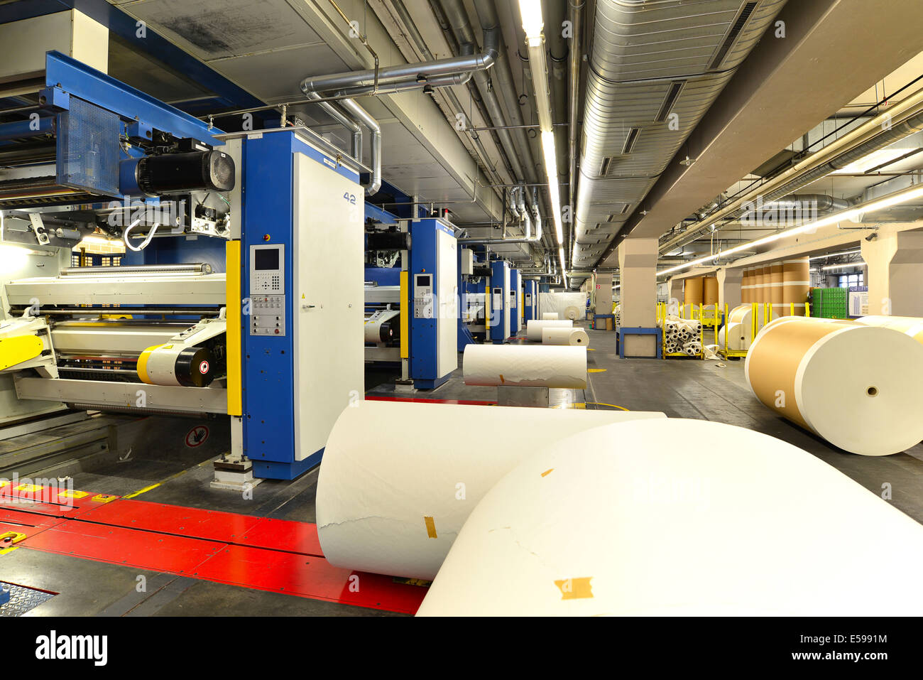 Paper roll in a printing press hi-res stock photography and images - Alamy