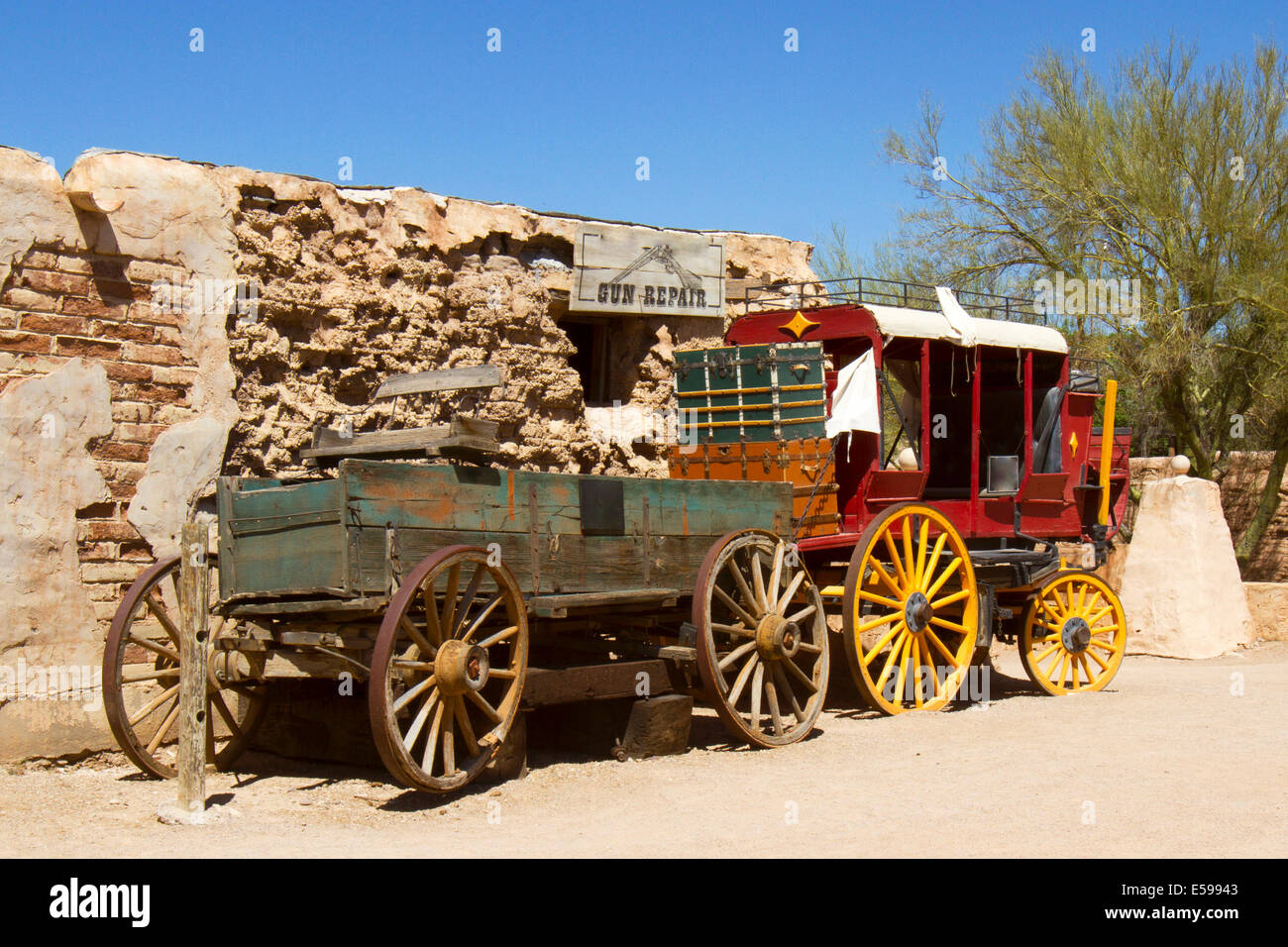 Wild west stagecoach hi-res stock photography and images - Alamy