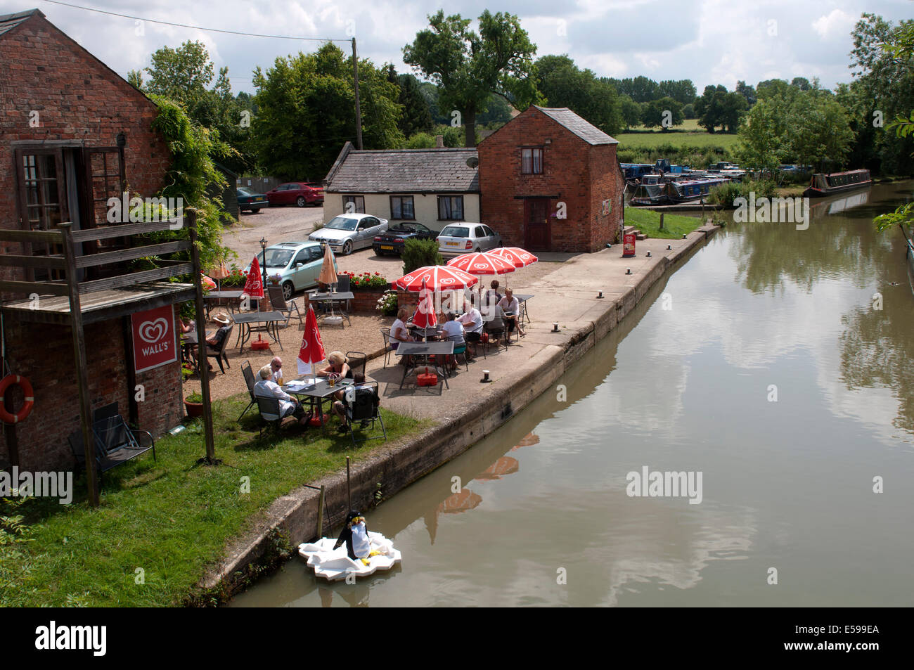The Grand Union Canal at Crick Wharf, Northamptonshire, England, UK ...