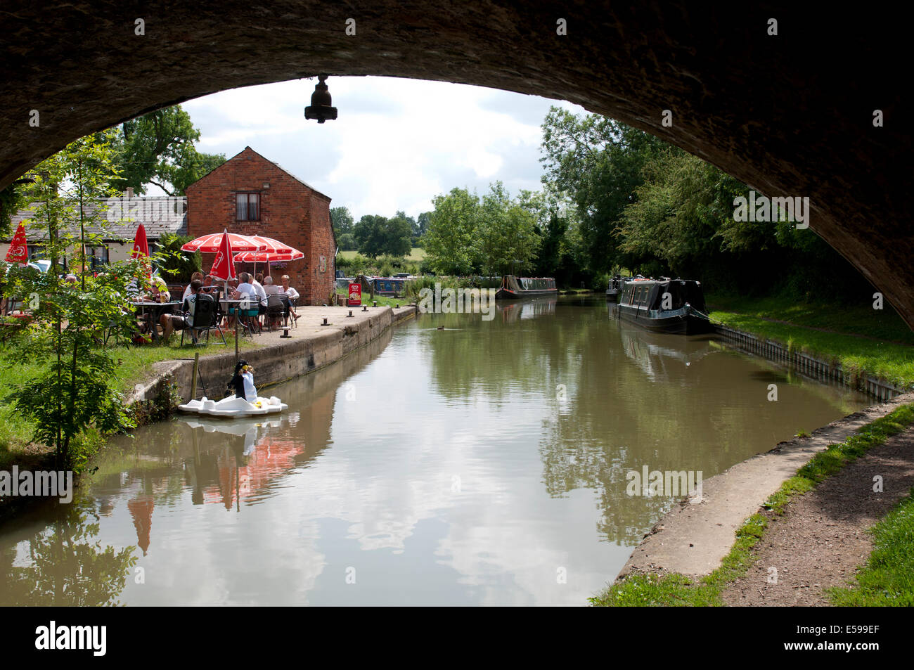 The Grand Union Canal at Crick Wharf, Northamptonshire, England, UK ...