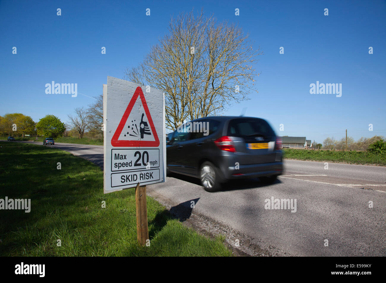 Car road signs uk hi-res stock photography and images - Alamy
