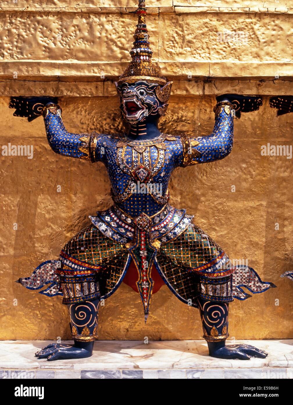 Demon statue at the Grand Palace (Phra Borom Maha Ratcha Wang in Thai ...