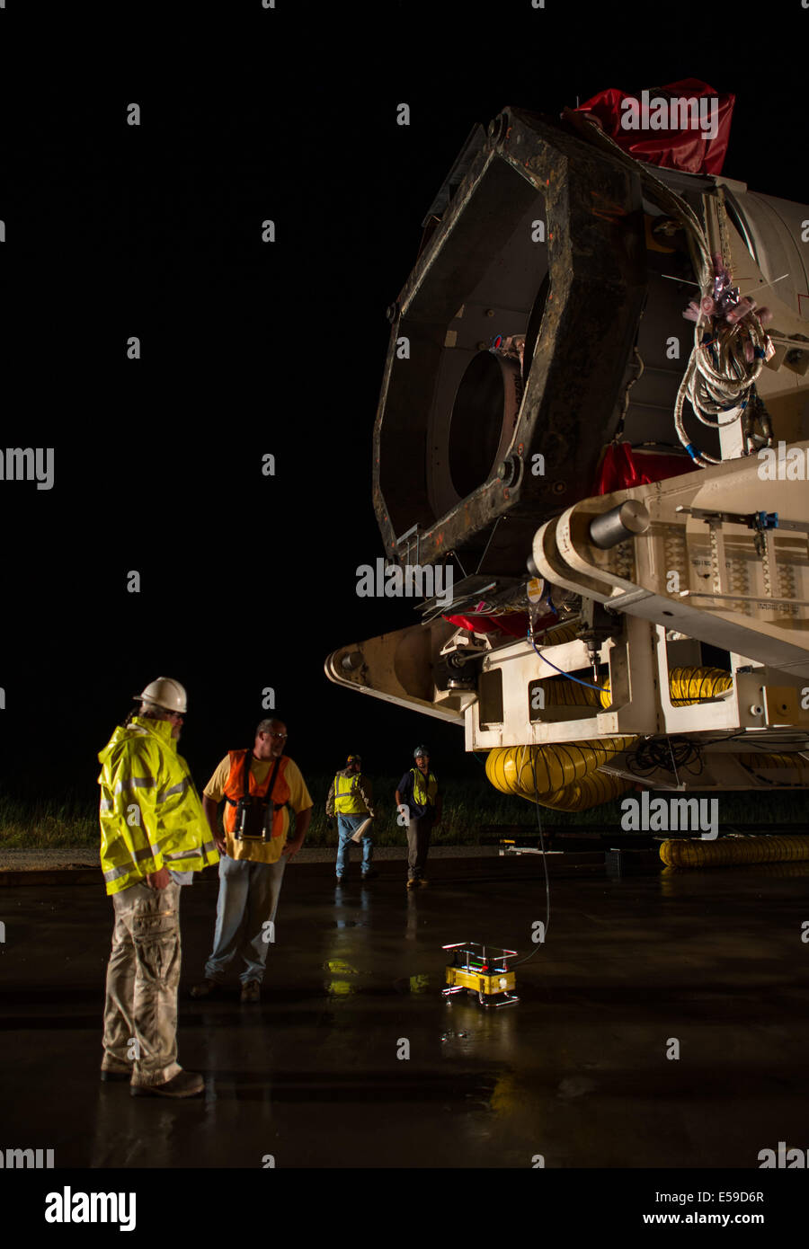 Nasa rocket workers hi-res stock photography and images - Alamy