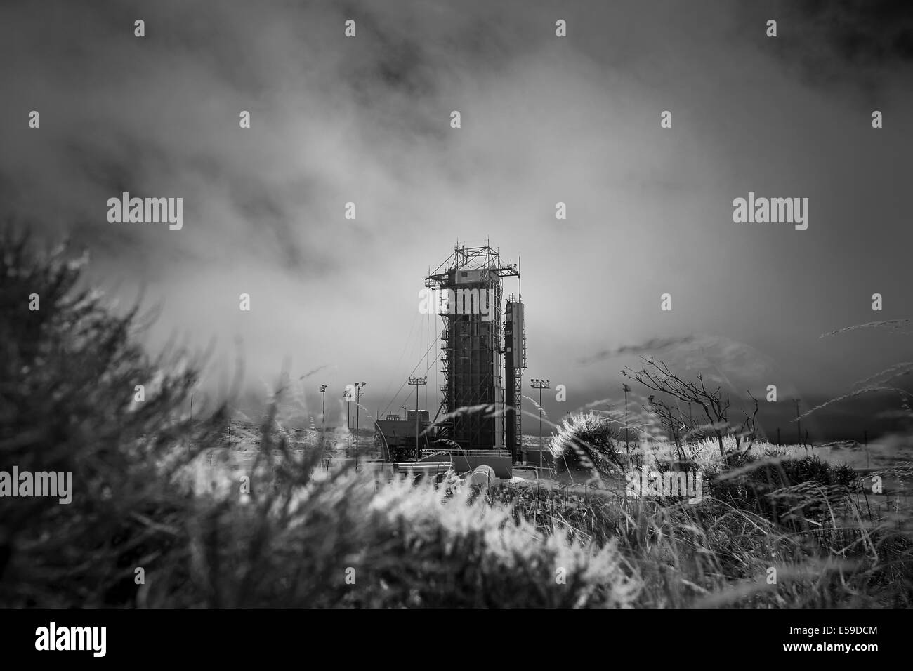 Launch gantry hi-res stock photography and images - Alamy