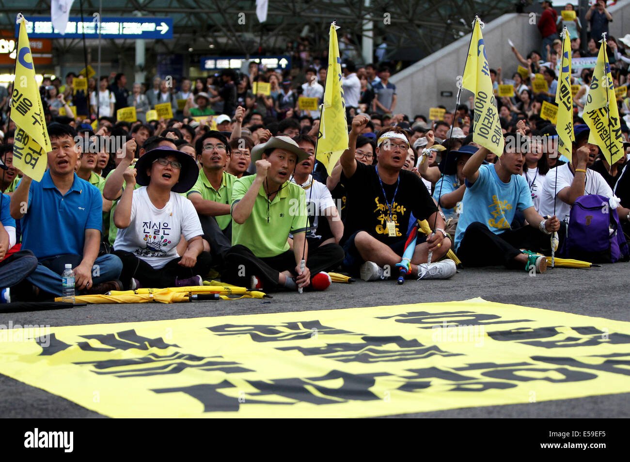 Victims of sewol ferry hi-res stock photography and images - Alamy