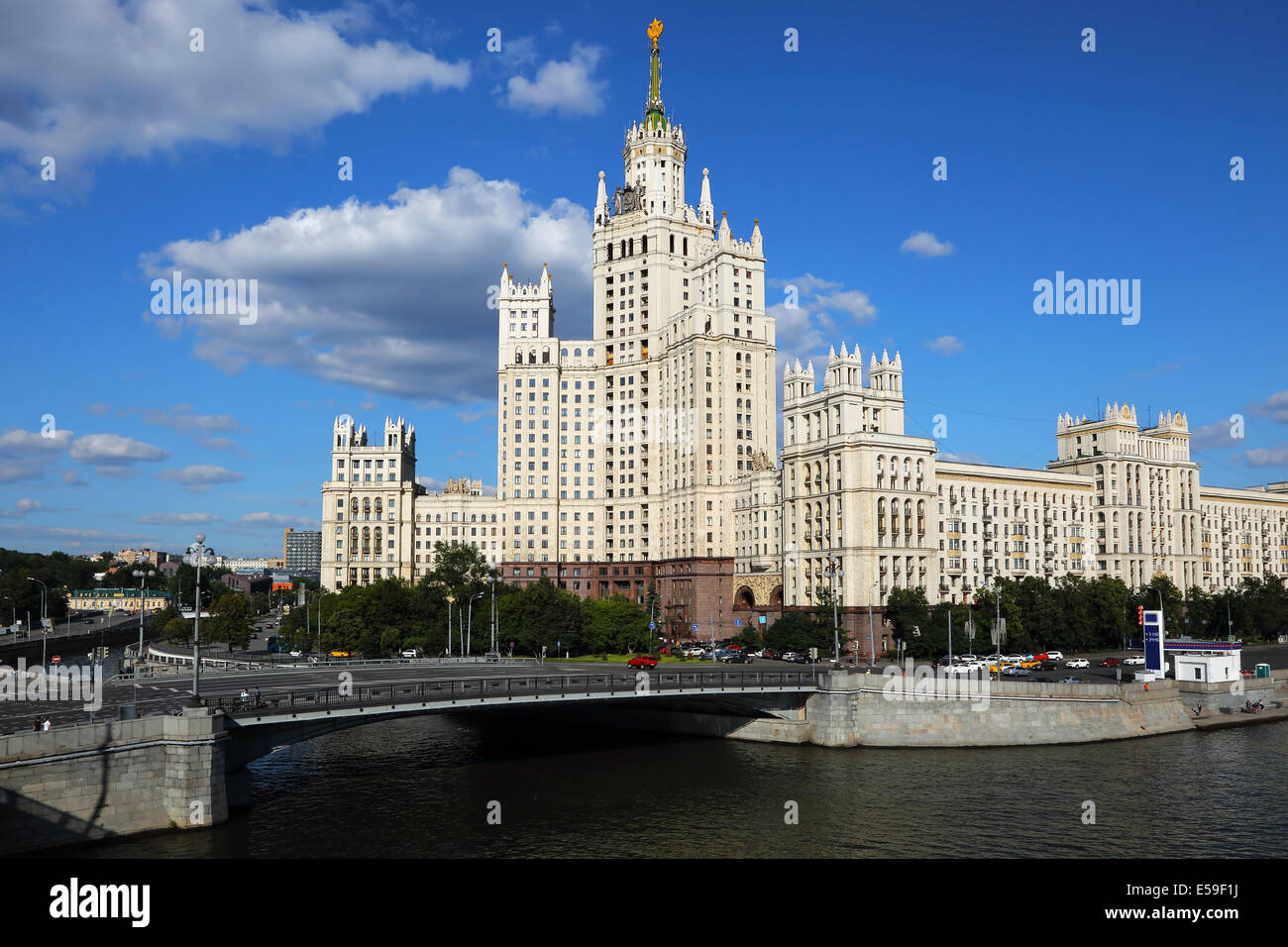 High rise tower reflection hi-res stock photography and images - Alamy
