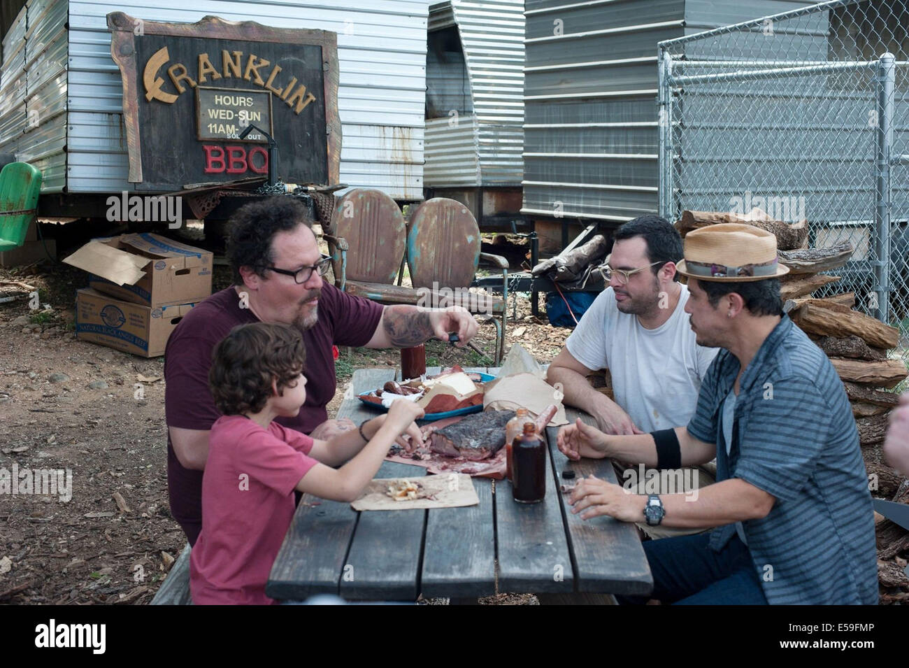 CHEF (2014) JON FAVREAU, EMJAY ANTHONY, JOHN LEGUIZAMO JON FAVREAU (DIR ...