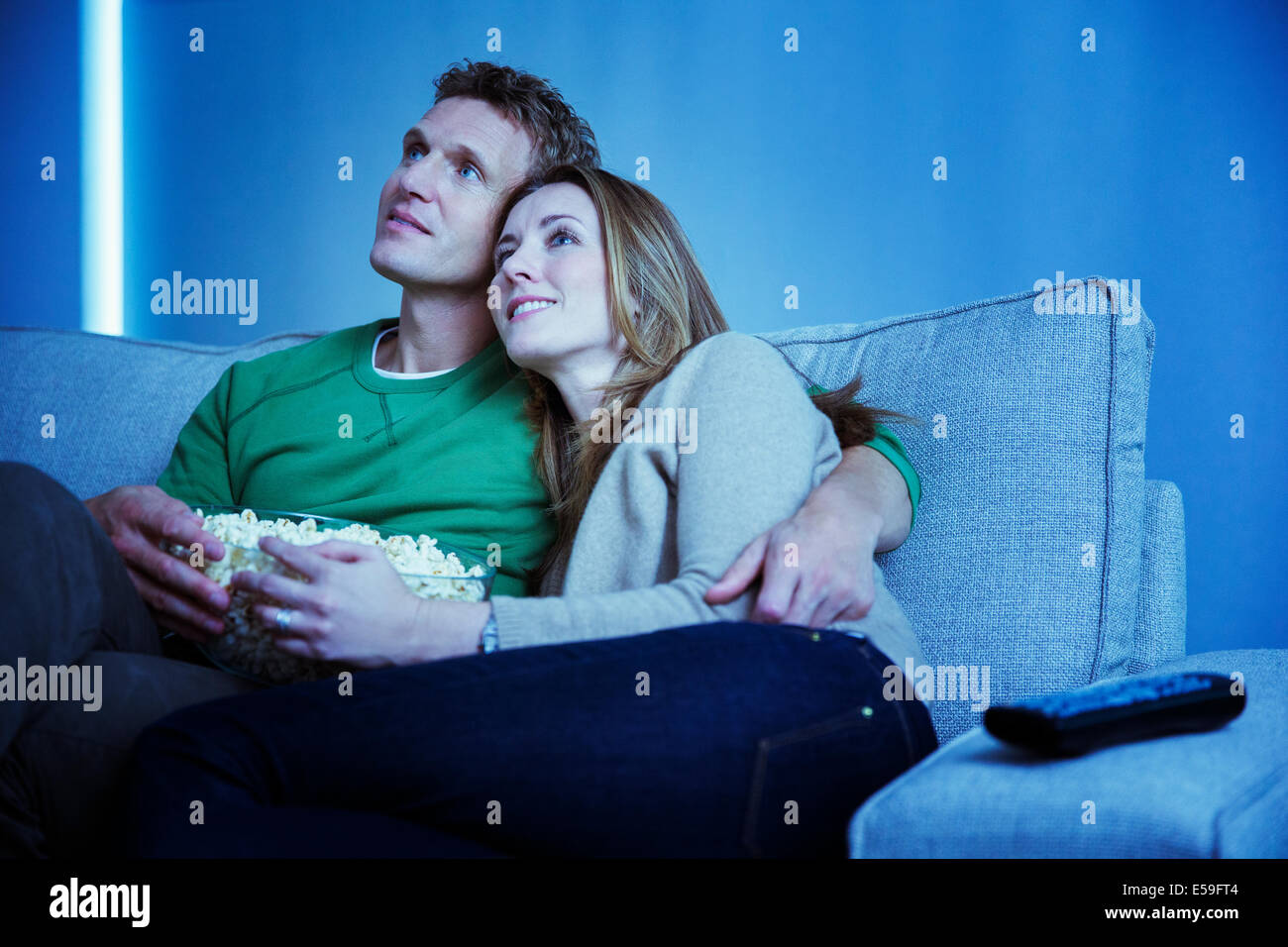 40s couple watching tv hi-res stock photography and images - Alamy