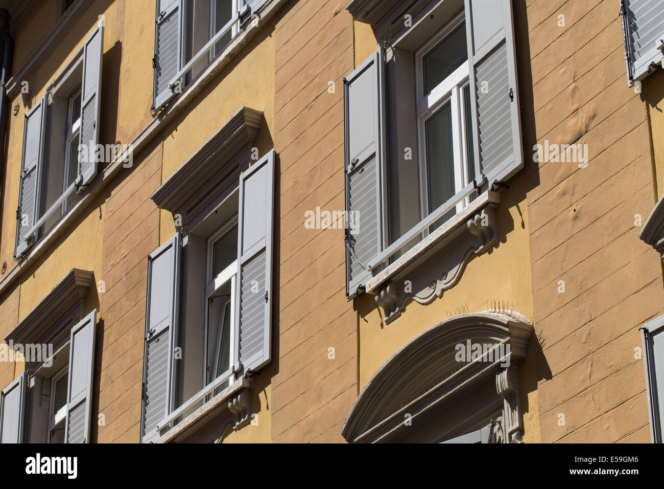 Shutters and windows italy hi-res stock photography and images - Alamy
