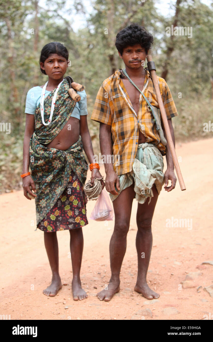 Tribal couple, Abhuj Maria tribe. Rainpul forest, Orrcha, Chattisgadh ...