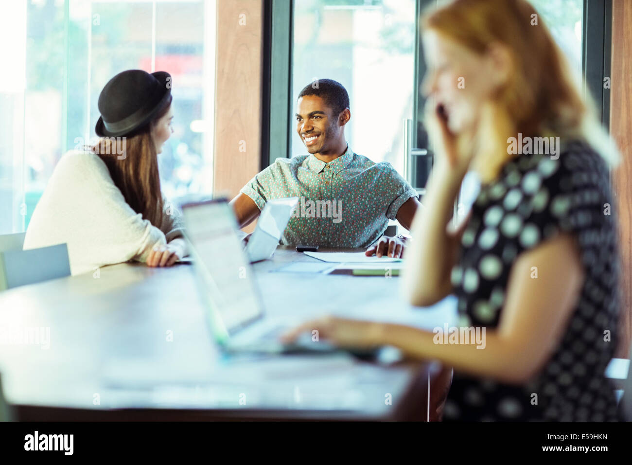 Group of people at table hi-res stock photography and images - Alamy