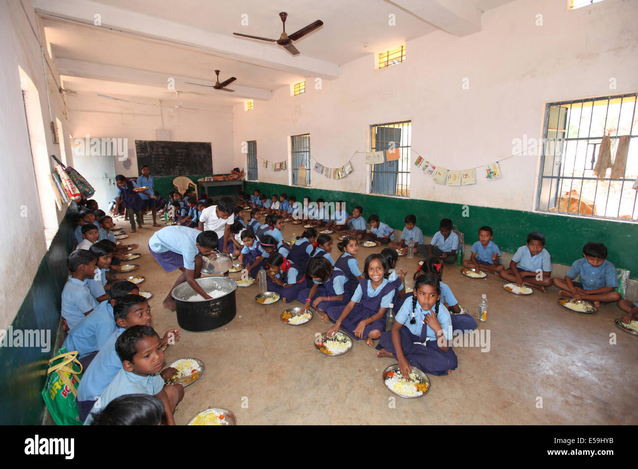 School talking teenagers sitting hi-res stock photography and images ...