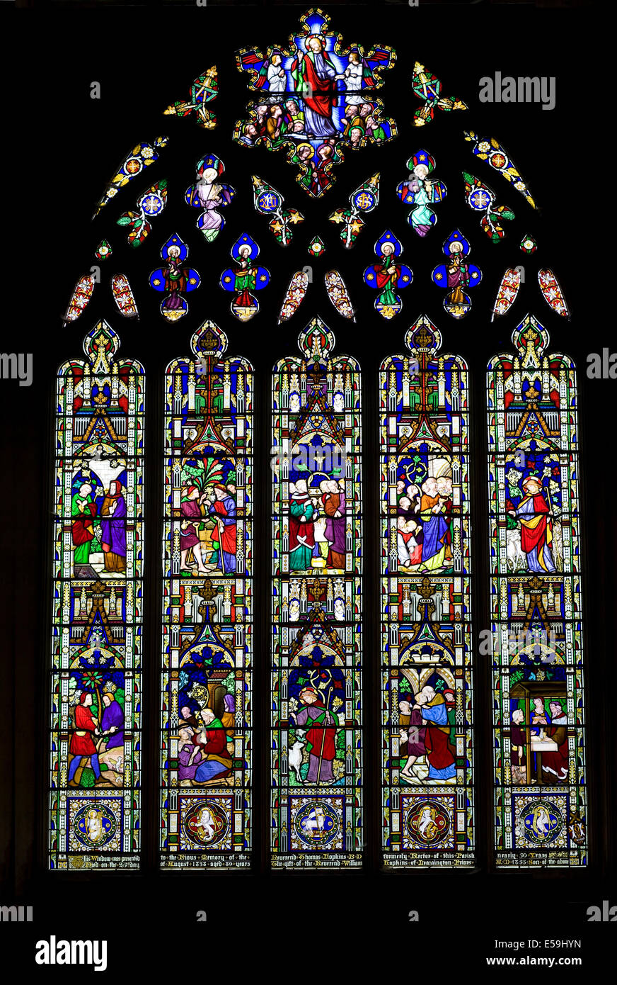 Large stained glass window hi-res stock photography and images - Alamy