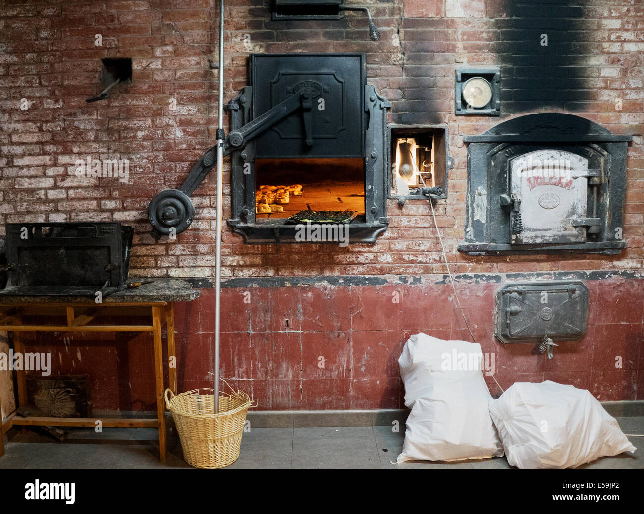 Traditional spanish shop High Resolution Stock Photography and Images ...