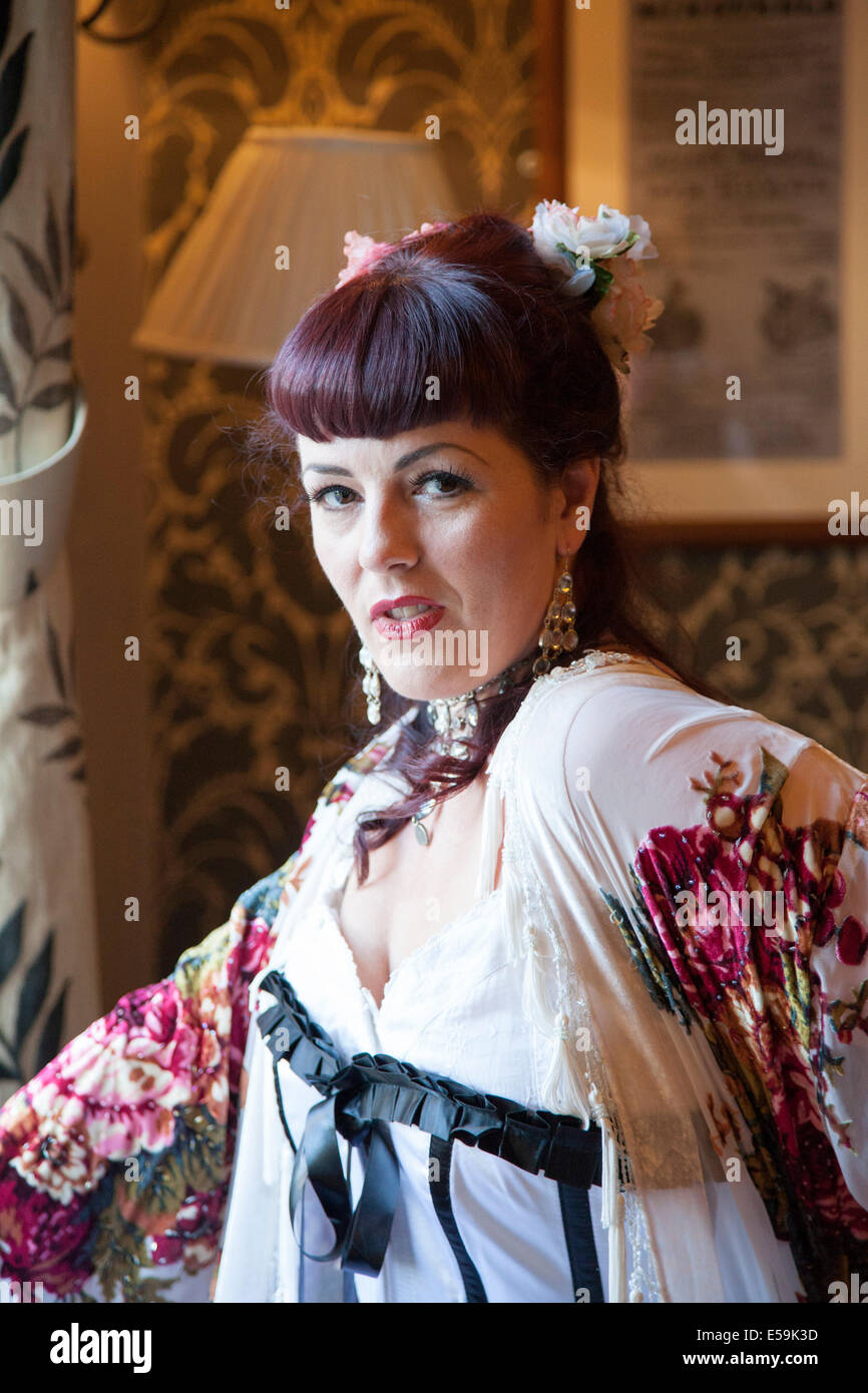 Dr Sketchy is an alternative life drawing event. At the Buxton Fringe ...