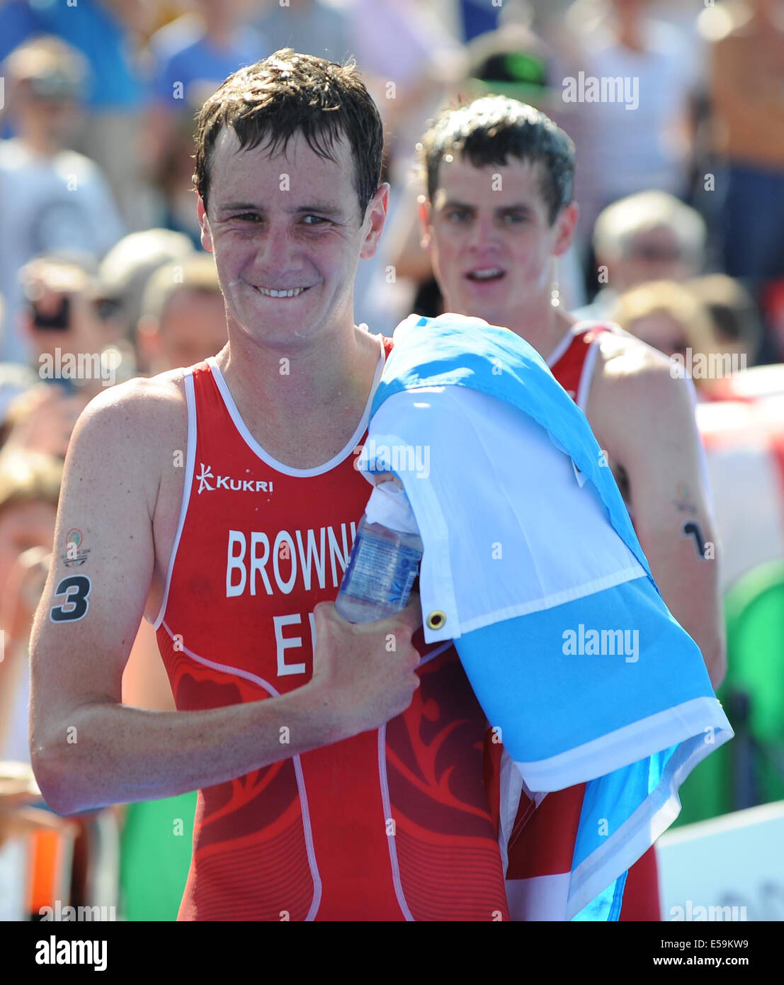 ALISTAIR BROWNLEE & JONATHAN ENGLAND STRATHCLYDE COUNTRY PARK GLASGOW ...