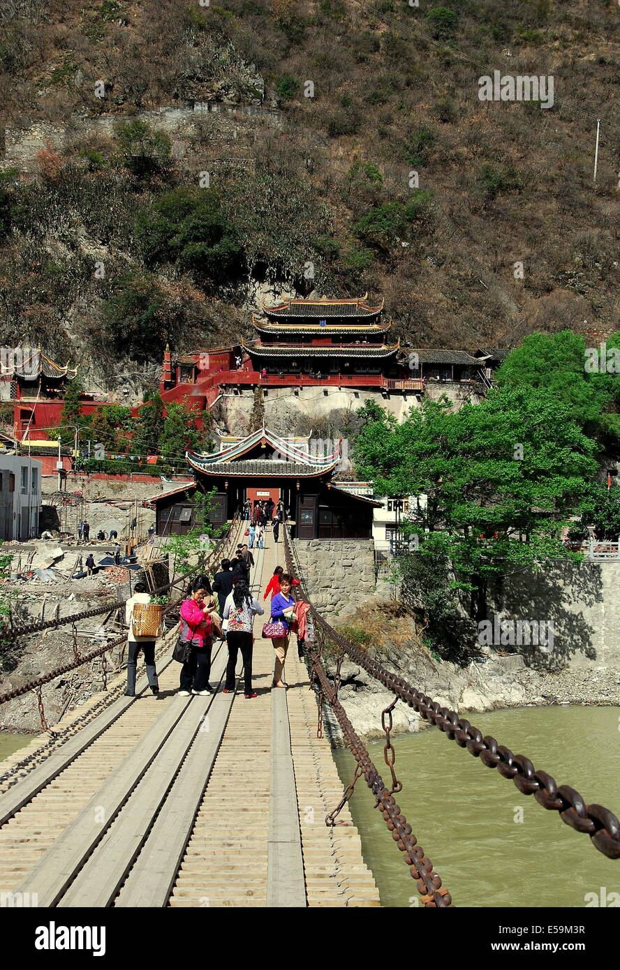 LU DING, CHINA: People crossing the narrow Lu Ding Qiao suspension ...
