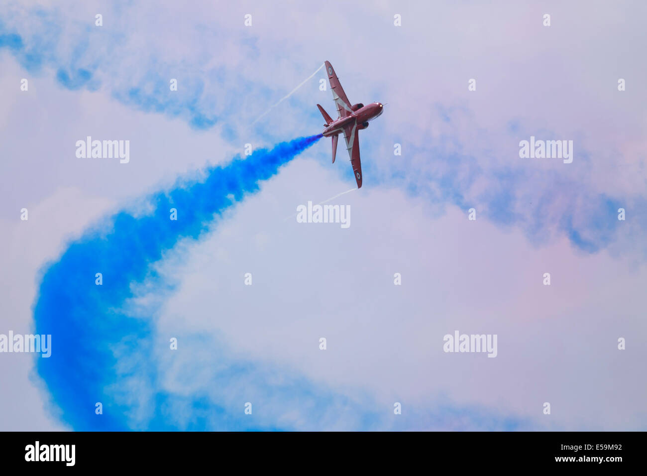 Spectacular airplane stunts in sky hi-res stock photography and images ...