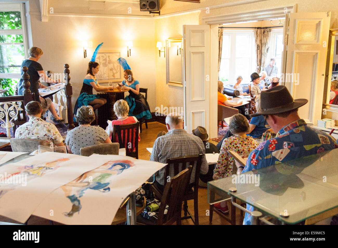 Life drawing hi-res stock photography and images - Alamy