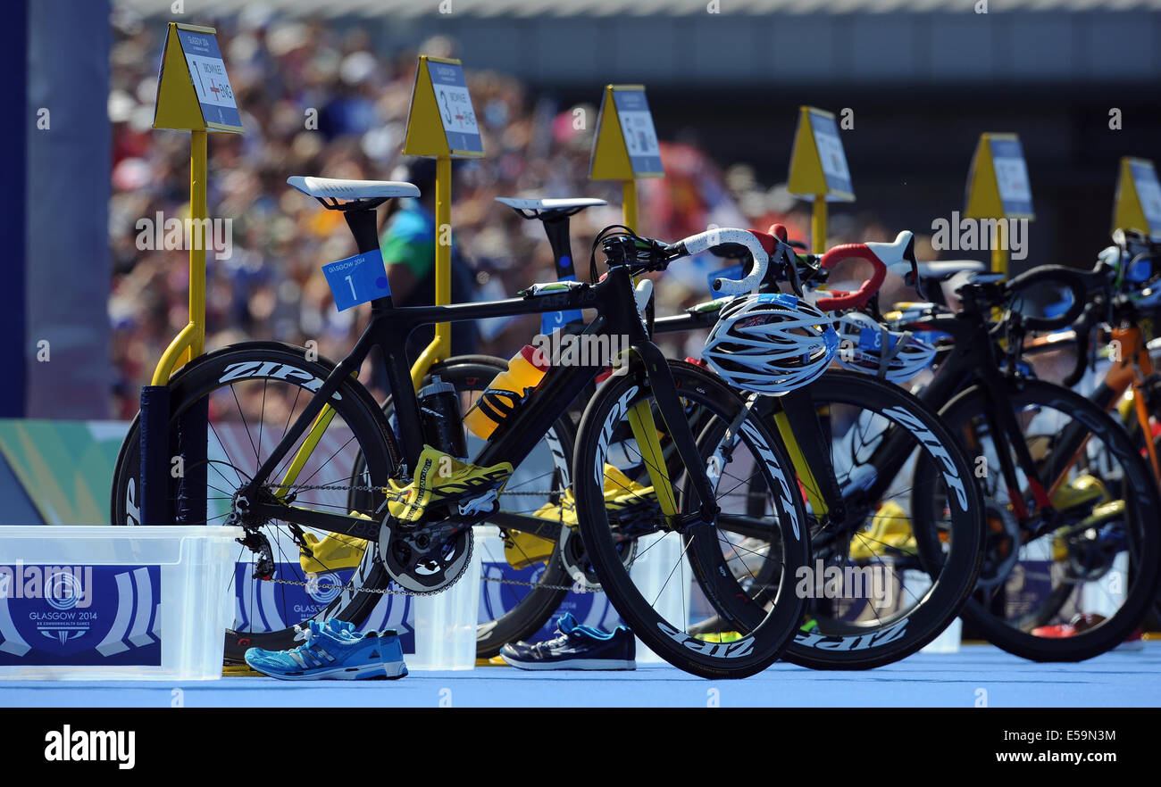 ALISTAIR BROWNLEE'S ROAD BIKE MEN'S TRIATHLON FINAL STRATHCLYDE COUNTRY ...