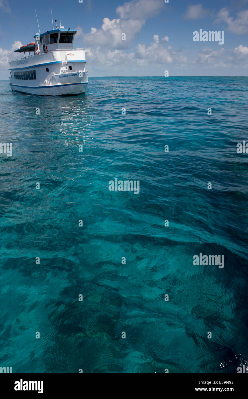 Glass bottom boat hi-res stock photography and images - Alamy