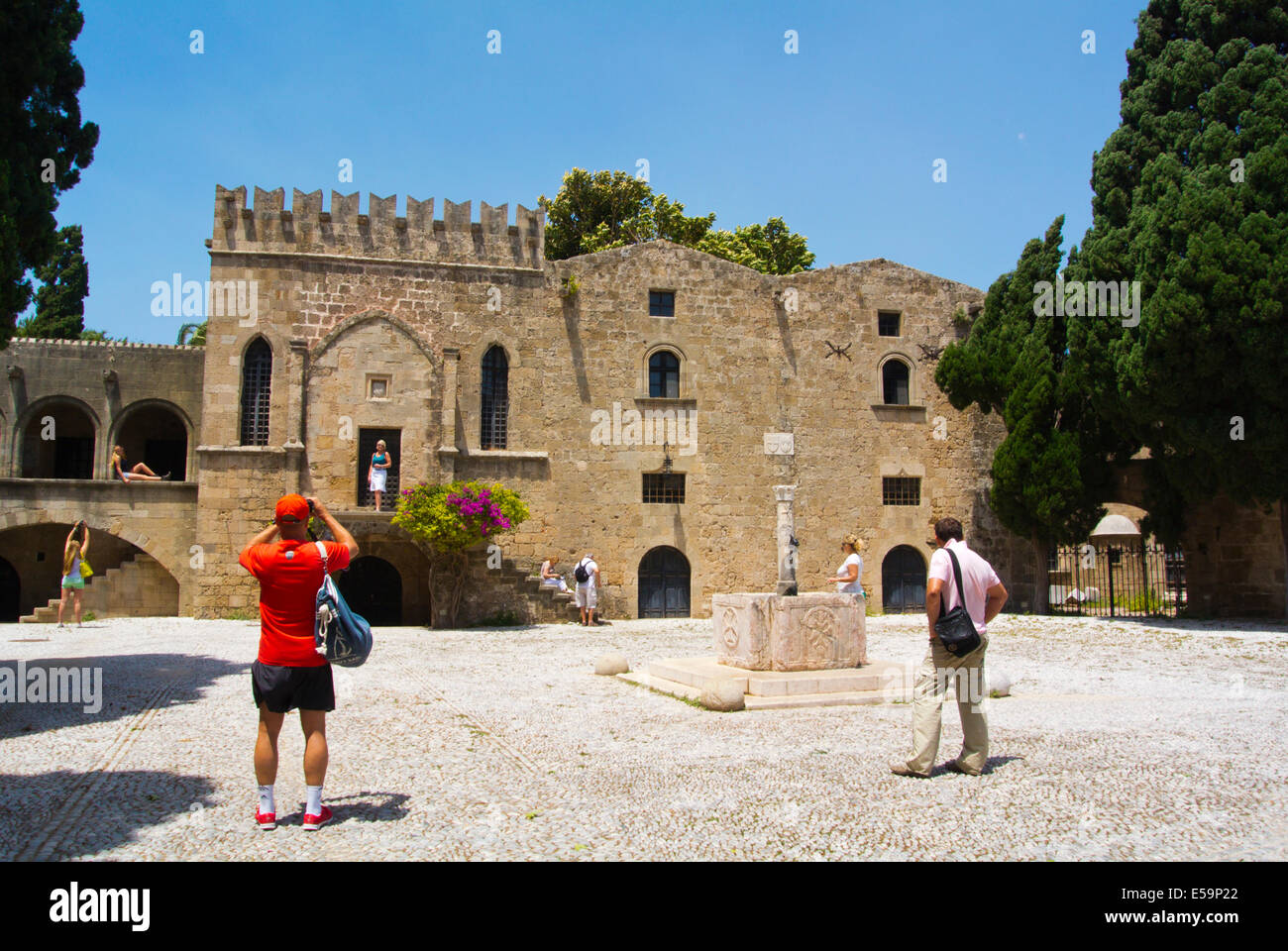 Old library exterior europe hi-res stock photography and images - Alamy