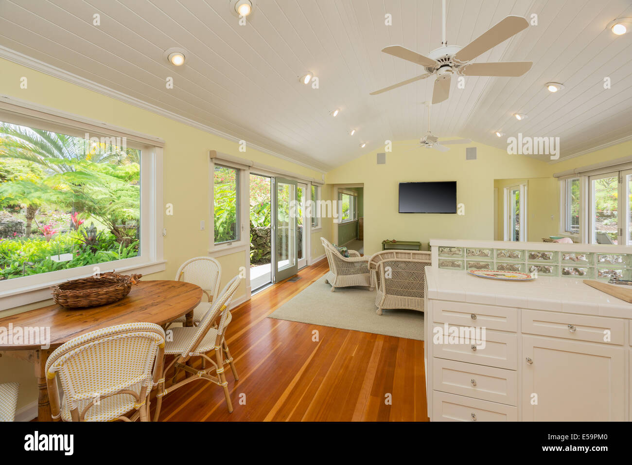 Wooden floors hi-res stock photography and images - Alamy