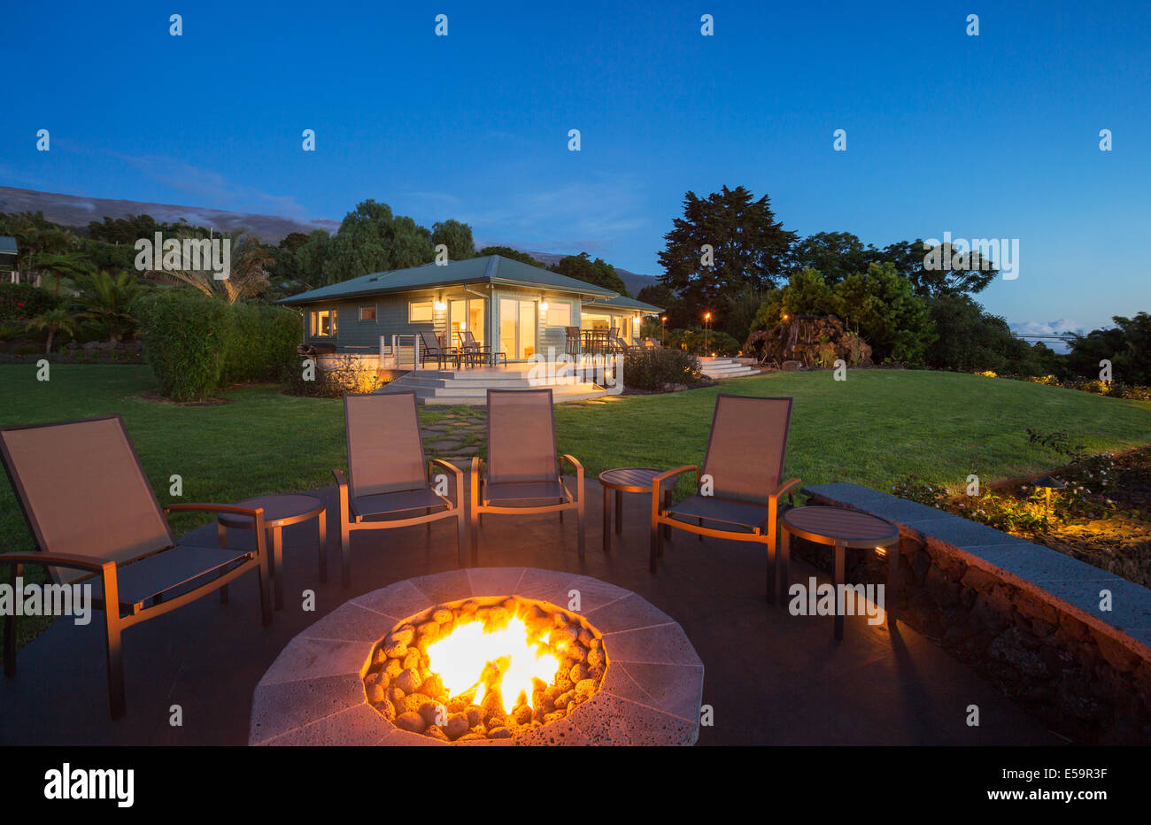 Luxury backyard hi-res stock photography and images - Alamy