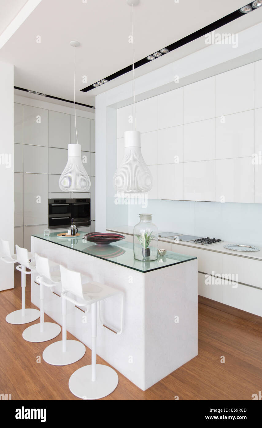 Modern bar counter hi-res stock photography and images - Alamy