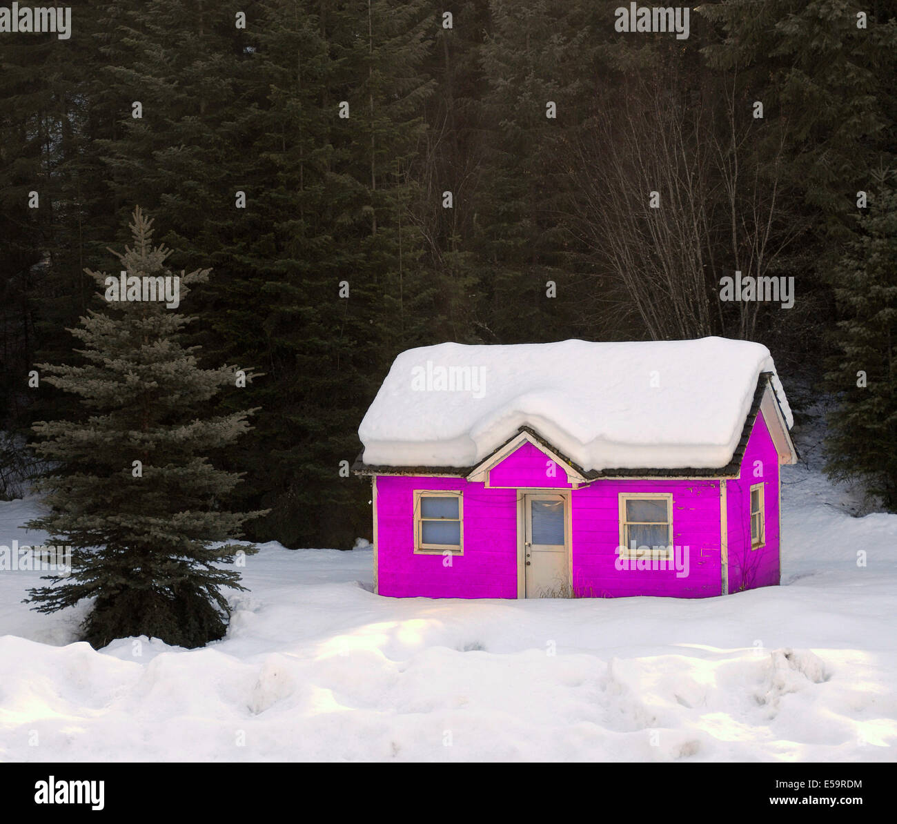 Old house snow covering hi-res stock photography and images - Alamy