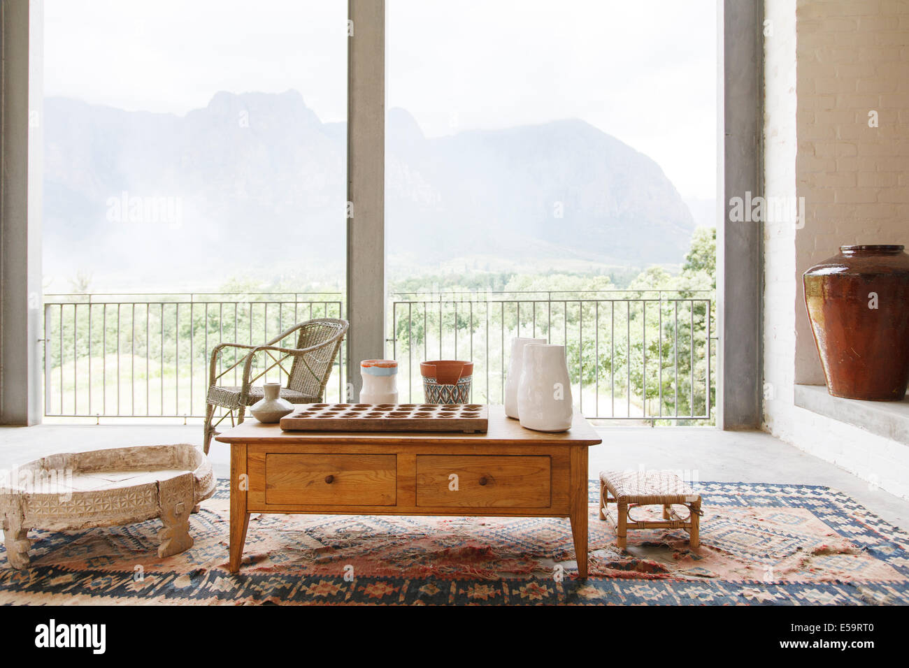 Overlooking table hi-res stock photography and images - Alamy